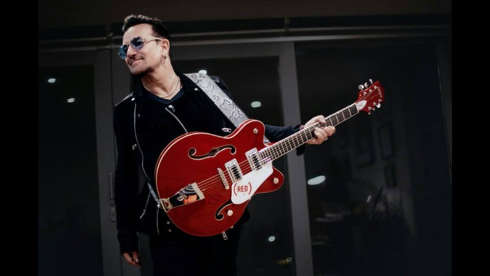 Bono Vox choc: "Forse non potrò più suonare la chitarra" - Perizona ...