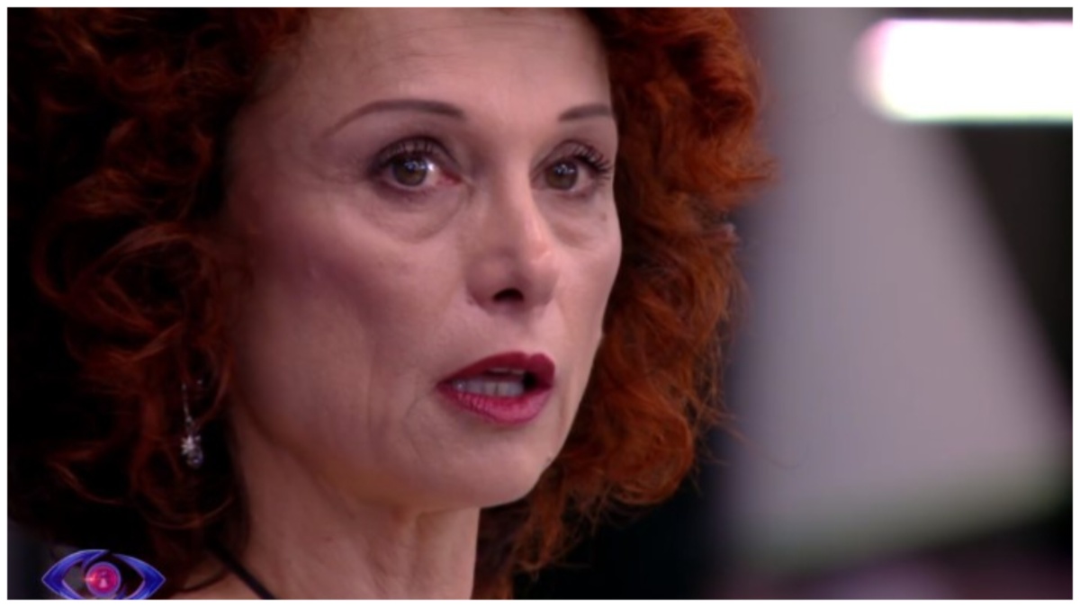 Beatrice Luzzi torna al "Grande Fratello" dopo la morte del padre